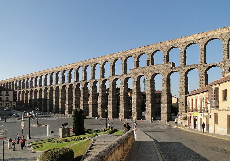 Roman architecture and the fabulous and monumental constructions
