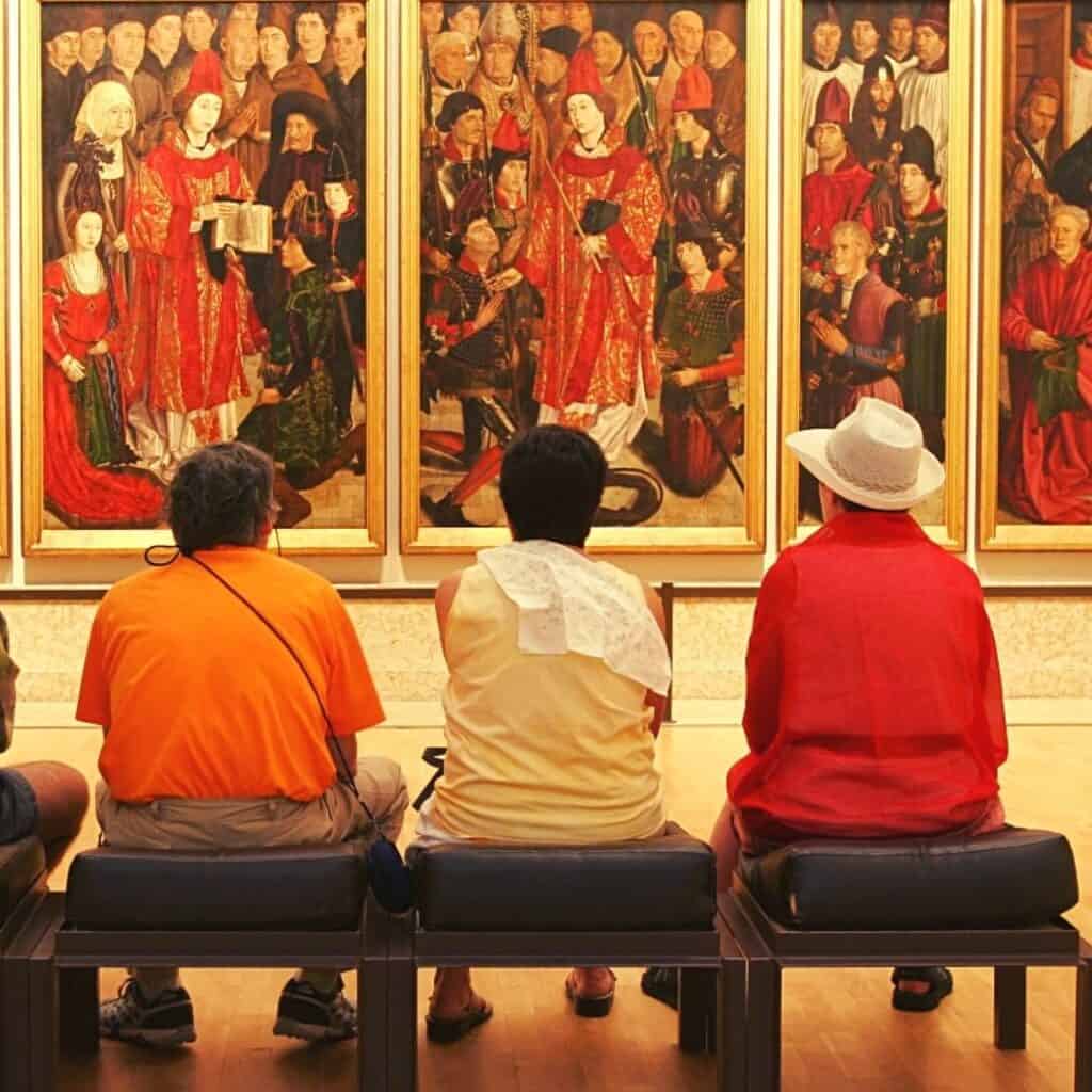 Art Curating - Learn how to organize an art exhibition for success