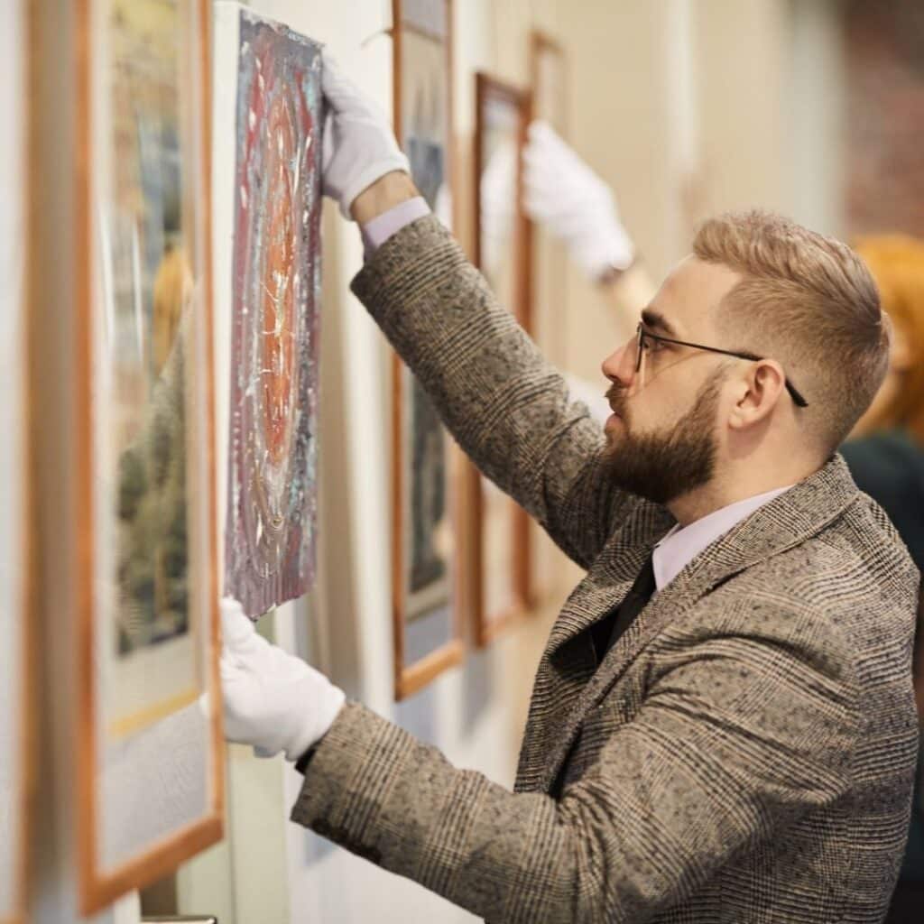 Art Curating - How to organize an art exhibition - Citaliarestauro