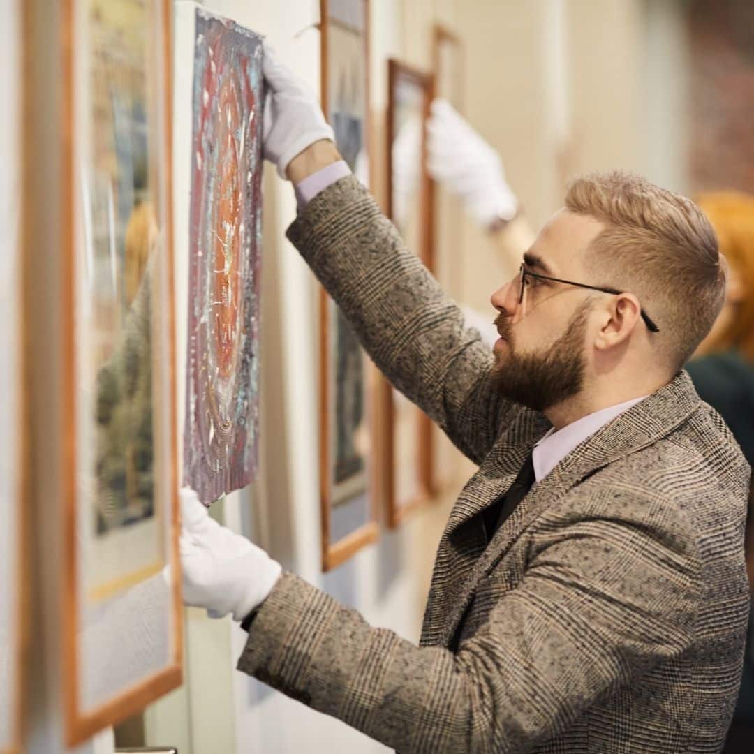 Art Curating - How to organize an art exhibition - Citaliarestauro